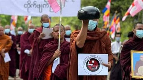 မြိုင်မြို့နယ်တွင် သံဃာတော်များ ပတ္တနိက္ကုဇ္ဇနကံဆောင်ပြီး ချီတက်ဆန္ဒပြ ဓာတ်ပုံ