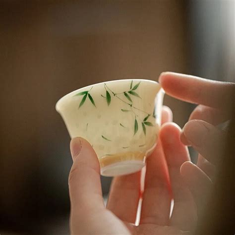 Badu Bg Малки порцеланови ръчно рисувани бамбукови подглазурни цветни чаши за чай Жълти чаши за