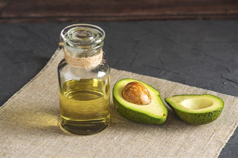 아보카도 열매와 어두운 배경에 유리 병에 기름 식품 및 화장품 절차에 대 한 개념 유기농 에코 제품 가꿔주기에 대한 스톡 사진 및 기타 이미지 Istock