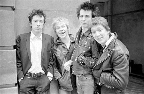 گروه سکس پیستولز Sex Pistols ناصر نایب