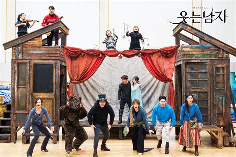 Emk 뮤지컬컴퍼니 뮤지컬 웃는남자 연습실 스케치⠀⠀⠀ ⠀⠀⠀⠀⠀⠀⠀⠀⠀⠀ 모든 게 훌륭해 우린