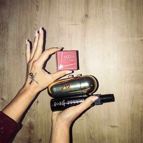 ინტერვიუ გამოსახულებით მარი ნაკანი At