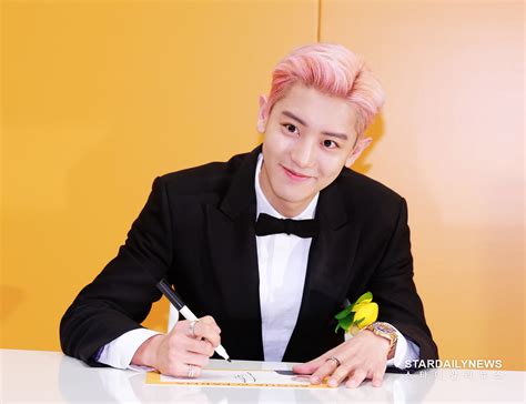 S포토 엑소exo 찬열 사인하는 중입니다 아쿠아디파르마 스타데일리뉴스