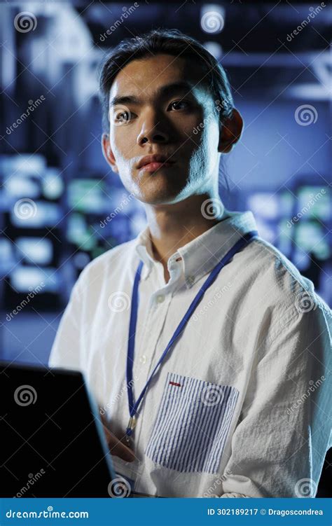 Expert Prevents Servers Overload Stock Image Image Of Connectivity Technician 302189217