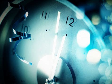年轻人“报复性熬夜”，报复的只有自己