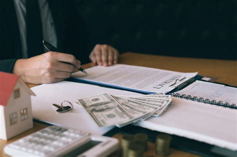 How Do Homeowners Insurance Companies Pay Out Claims