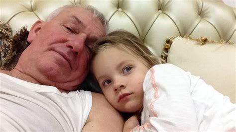 Инцест отец и дочь на кровати 88 фото