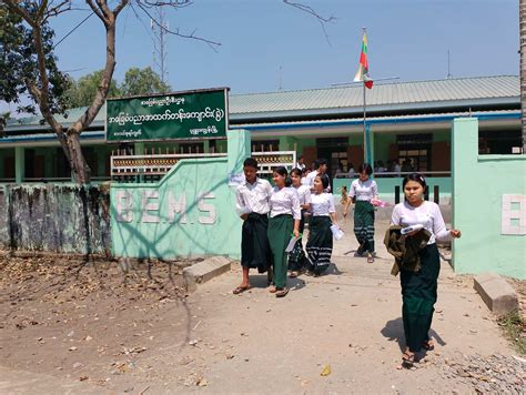 ပုဏ္ဏားကျွန်းမြို့၌ ၂၀၂၃ ခုနှစ်၊ တက္ကသိုလ်ဝင်တန်းစာမေးပွဲ တတိယမြောက်နေ့တွင် ကျောင်းသား၊ ကျောင