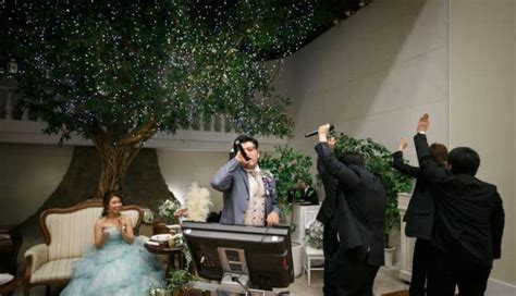 結婚式が盛り上がるカラオケ人気曲30選＊余興も二次会もコレでok！ ウェディングニュース