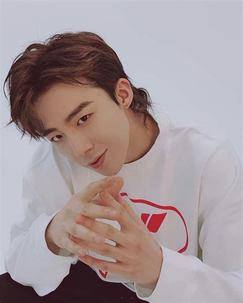 Pin By Arlina On Liu Yu Ning Okay Gesture Asian