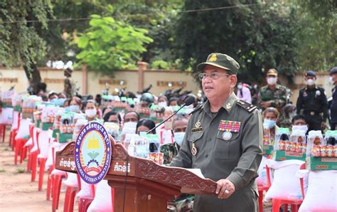 ឯកឧត្តម សុខ លូ អញ្ជើញចុះសួរសុខទុក្ខ និងនាំយកអំណោយចែកជូនបងប្អូនអតីតយុទ្ធជនចំនួន ២០១គ្រួសារ