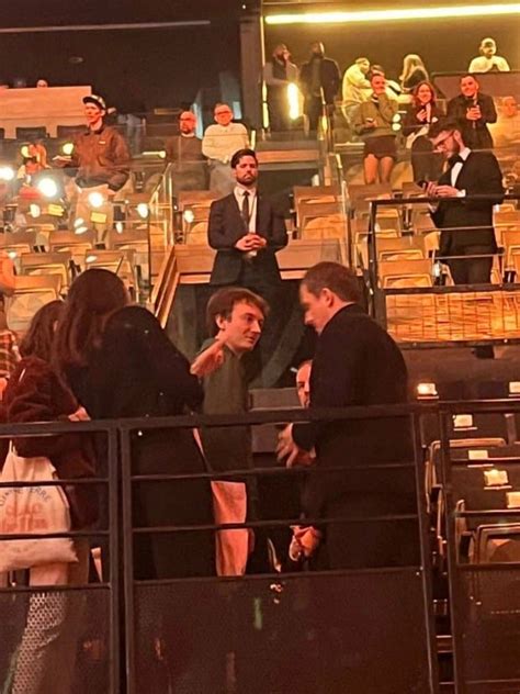 [disqus] Нетизены предположили что чехол для телефона Лисы из