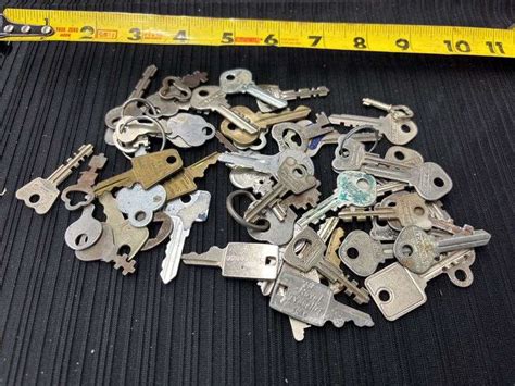 Assorted Vintage Keys Isabell Auction