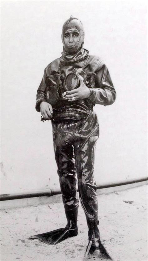 Pin By Yves Clercin On Diving Combat Divers Scuba Diving Diving Diver