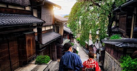 교토 일본 문화 여행 일본 교토의 구시 가지에있는 히가시야마 지구에서 걷는 전통적인 일본 기모노를 입은 아시아 여행자 사진 Unsplash의 일본 이미지