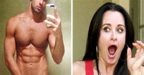 Dude Ruins Family Dinner By Accidentally Sending Naughty Pics To His Gfs Sister Thatviralfeed