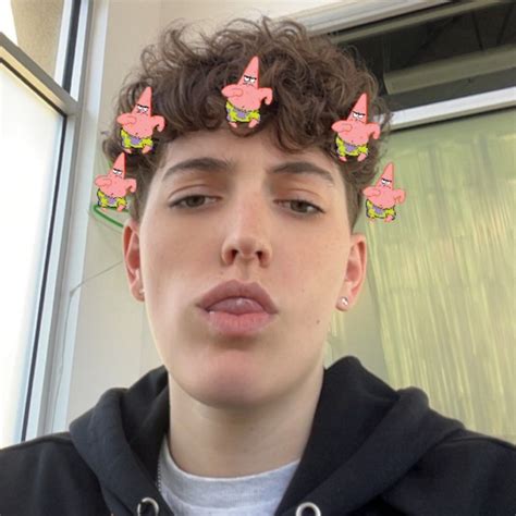 Bailey ¨̮ Bailey Shy Snapchat Verhalen Spotlight En Lenzen