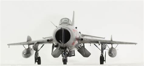 МИГ-19С — Каропка.ру — стендовые модели, военная миниатюра