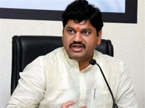 मुंडे भावा बहिणीत आणखी एका वादाची ठिणगीबेबी केअर किट नवजात
