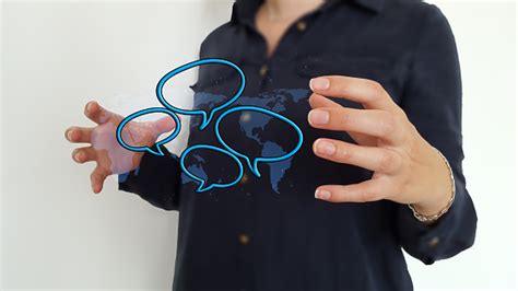 세계 지도 위에 손을 연설 거품 3d 렌더링을 사용 하 여 실업 Brand Name Online Messaging