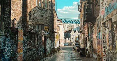 거리 거리 사진 건물 건축 걷는 길 골목 관광 명소 구름 낀 하늘 그래피티 그림 같은 낮 대낮 도시 도시 디자인 도시 예술 도시 탐사 도시 풍경