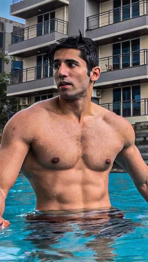 Varun Sood Flaunts His Washboard Abs In Shirtless Photos Days After