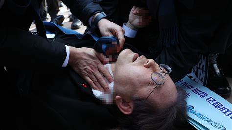Lee Jae Myung South Korean Opposition Leader Stabbed In Autograph