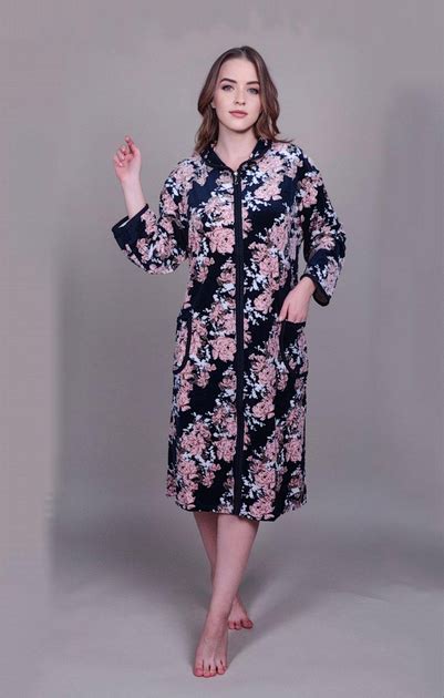 Халат женский на молнии Фабричный Китай велюровый разных цветов с цветочным принтом размер