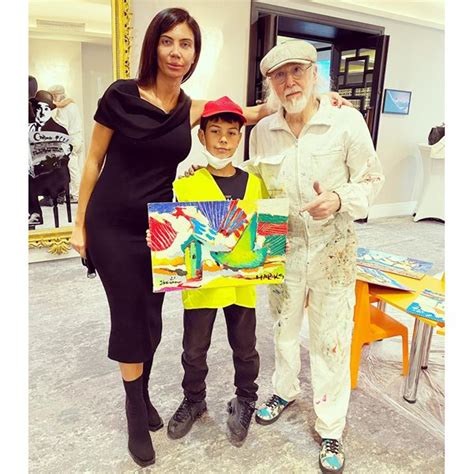 Мисис България Роксана Кирилова рисува за пътната безопасност