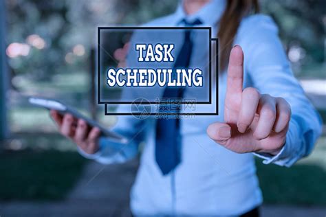 手写文本任务计划概念照片将开始和结束时间分配给一组任务英俊的女商人用手指高清图片下载 正版图片503745771 摄图网