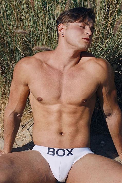 Carlos Effort Hot Photo 4