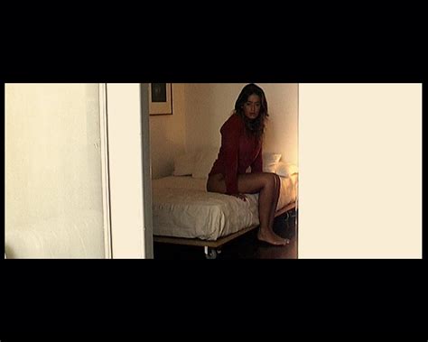 Sara Aleixo Nua Em Águas Furtadas E Outras Ausências