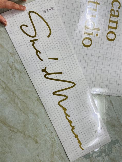 오픈 클로즈 영업시간 가게 입구 간판 인테리어 시트지 시트컷팅 포인트 엣지 인테리어 창 문 유리 벽 부착 로고 스티커 영어 레터링 네이버 블로그