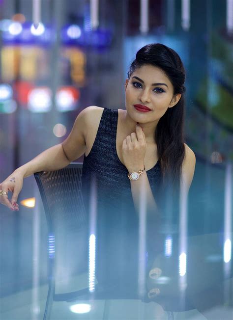 Hot Indian Girl Mobile Wallpaper