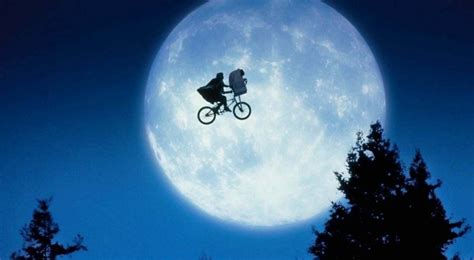 E T O Extraterrestre Há 40 Anos Spielberg Conquistou O Mundo Com