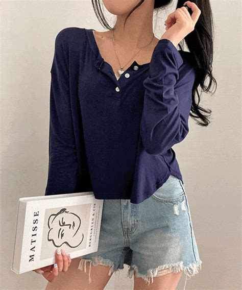 여리핏 물흐르는듯 찰랑이는 소재 슬리브 버튼단추 트임 크롭 긴팔 티셔츠 에이블리