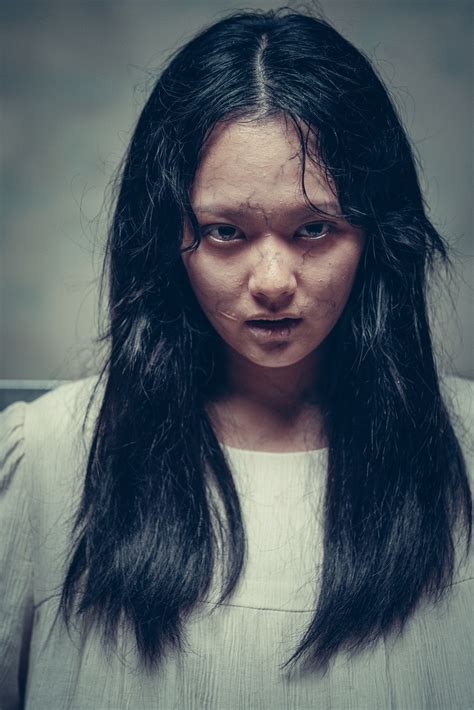 “악마 삼켰다” 정지소 박소담·김환희 잇는 미친 빙의 ‘거룩한 밤