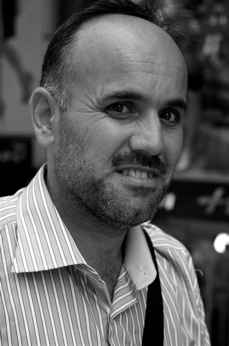 무료 이미지 남자 사람 검정색과 흰색 머리 화이트 사진술 전자 서적 남성 초상화 훈련 검은 단색화 헤어 스타일 수염 가로 사진 플리커 도마