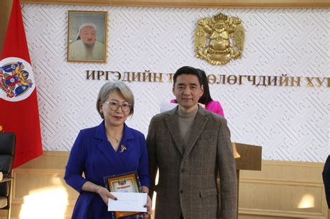 Хан Уул дүүргийн Засаг даргын Тамгын газрын 2022 оны жилийн эцсийн тайлангийн хурал боллоо Хан Уул