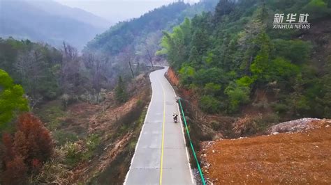新华全媒 四辆摩托见证大山里的教育初心 凤凰网视频 凤凰网