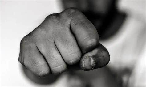 Задържаха перничанин за насилие над съпругата и малолетният им син ᐉ Новини Tribune Bg