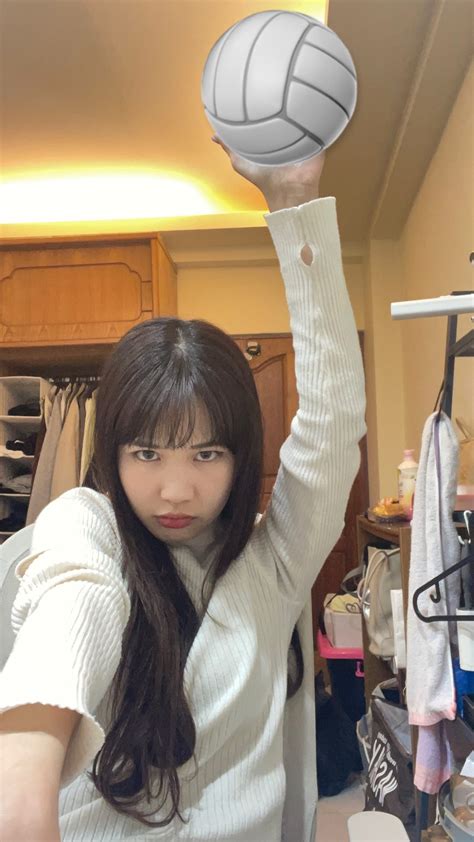 好無聊喔 有人要打排球嗎 我先發球