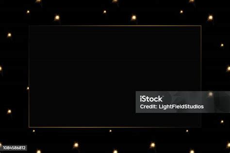 중간에 빈 공간을 가진 검정 배경으로에 배열 하는 가벼운 점의 전체 프레임 0명에 대한 스톡 사진 및 기타 이미지 0명 검은색 금색 Istock