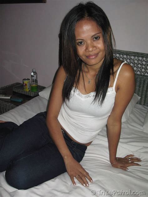 官能的な妊娠中のアマチュアビキニストリップ エロティックとポルノの写真