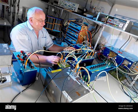 Inductive Voltage Measurements Physicist Using An Inductive Voltage Divider Ivd Bridge To
