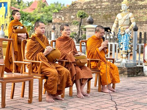 📸ภาพบรรยากาศ “ตักบาตรโชติกา“ เสริมสิริมงคลให้กับชีวิต ⏰ เวลา 07 00 น 📍 ณ วัดเจดีย์หลวงวรวิหาร 🗓