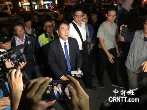 台南黄伟哲自行宣布当选 总部毫无欢乐气氛