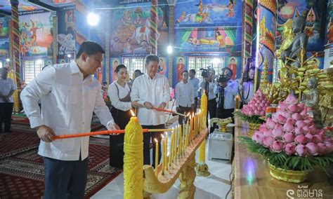 លោករដ្ឋមន្ត្រី សាយ សំអាល់ អញ្ជើញប្រគេនទៀនចំណាំព្រះវស្សា និងទេយ្យវត្ថុដល់ព្រះសង្ឃចំនួន៤១វត្ត