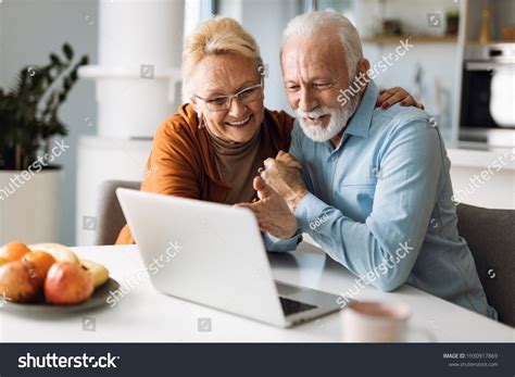 100 Thousand Old Man Computer Royalty Free Images Stock Photos Pictures Shutterstock