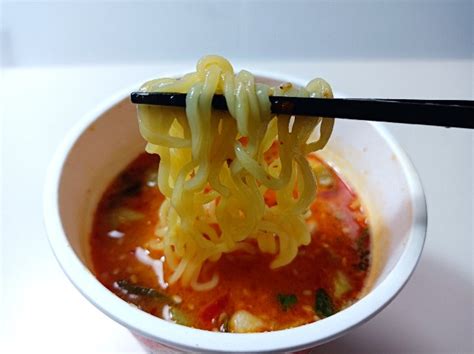 7プレミアム 山頭火 辛みそ味セブンイレブン辛味よりも旨味が勝るカップ麺でした いぬきちのコンビニ飯